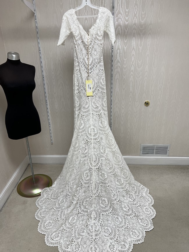 Allure Romance, 3209 Sample Wedding Dress Save 67% - Stillwhite