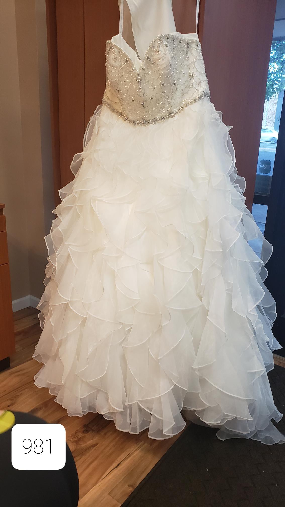 Alfred Angelo Sample Wedding Dress Save 58% - Stillwhite