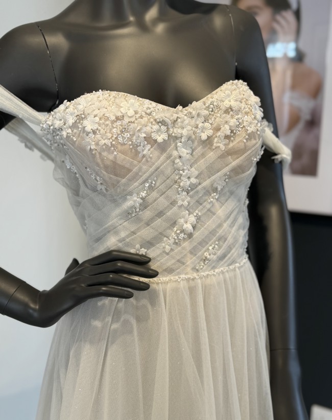 Pronovias, Danxia Sample Wedding Dress Save 30% - Stillwhite