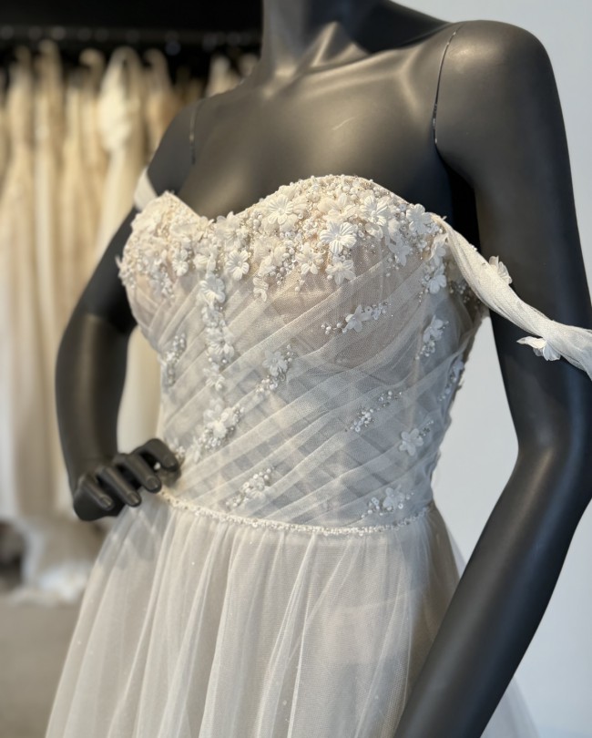 Pronovias, Danxia Sample Wedding Dress Save 30% - Stillwhite