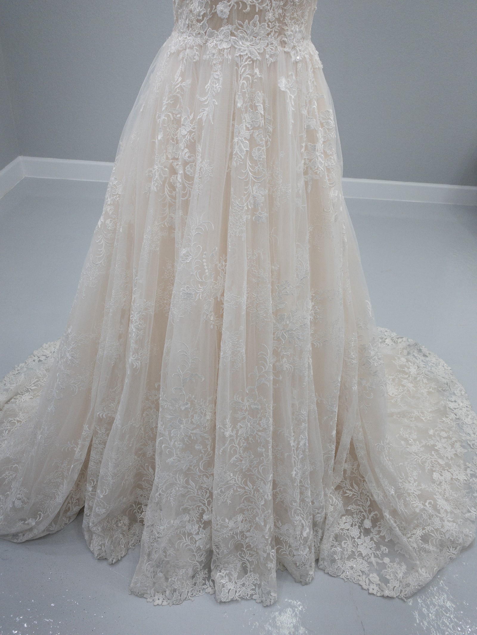 Justin Alexander Rings by Justin Alexander 55030 Sample Wedding Dress ...