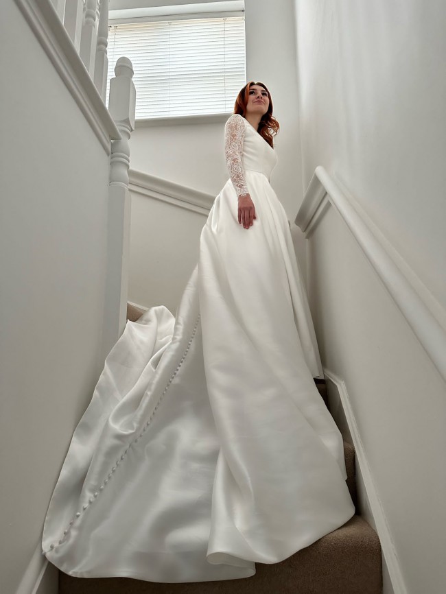 Loré White New Wedding Dress Save 50% - Stillwhite