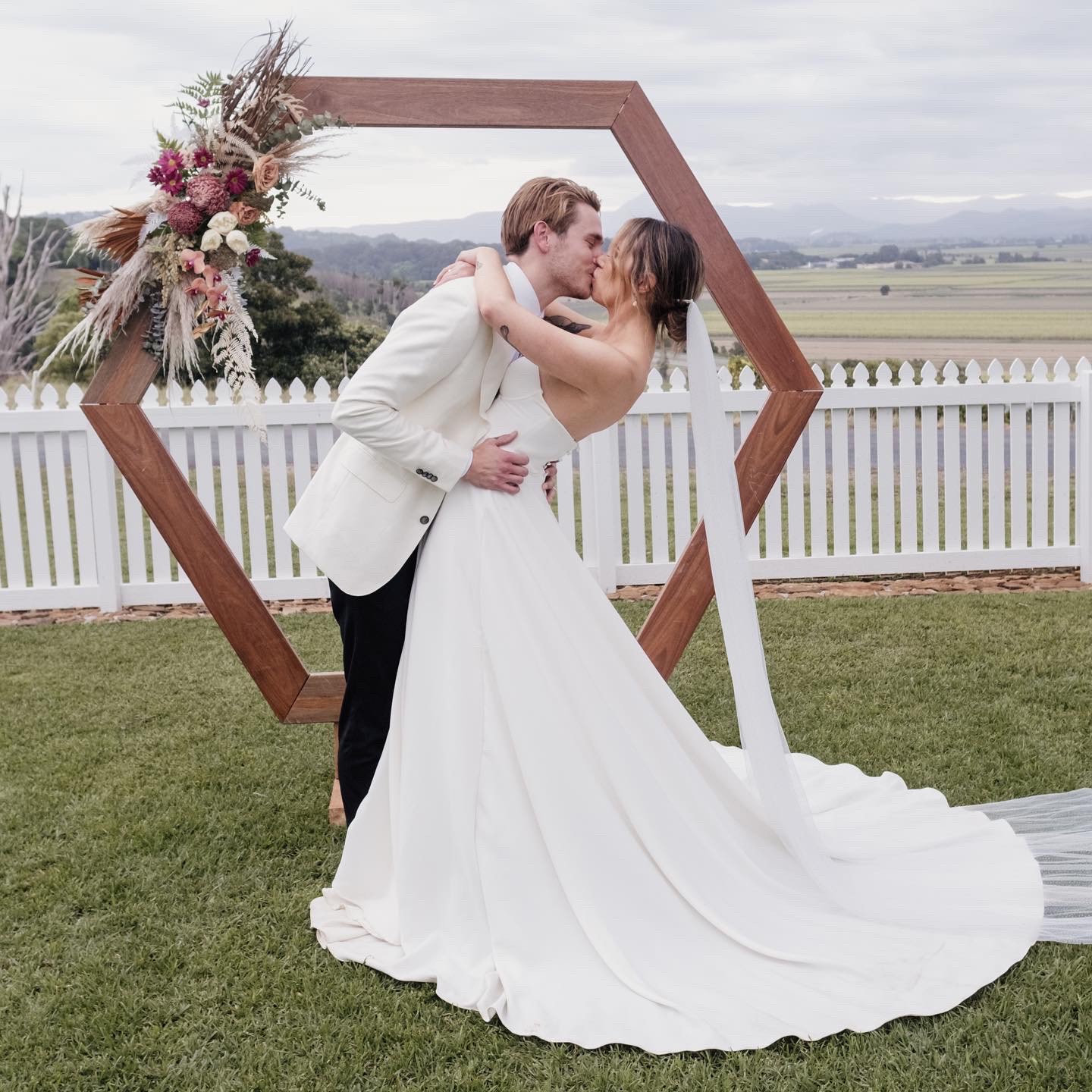 Grace Loves Lace Wedding Dress Save 75% - Stillwhite