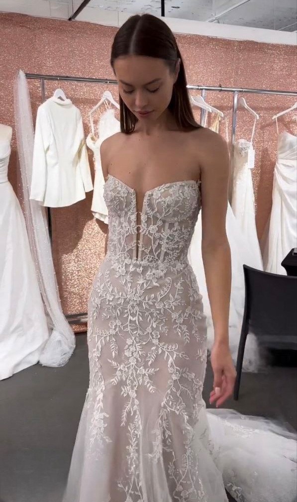 New York City Bride Sample Wedding Dress - Stillwhite