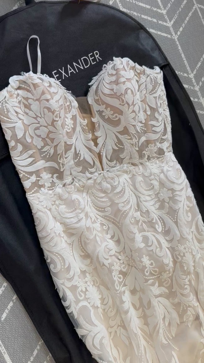 Justin Alexander, Esme Sample Wedding Dress Save 57% - Stillwhite