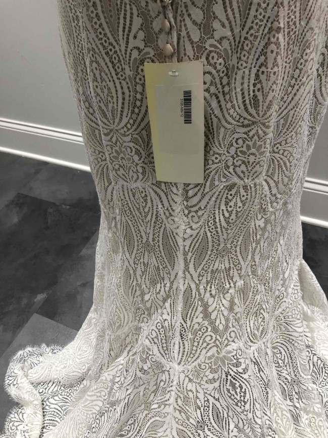 Allure Romance, 3155 Sample Wedding Dress Save 57% - Stillwhite