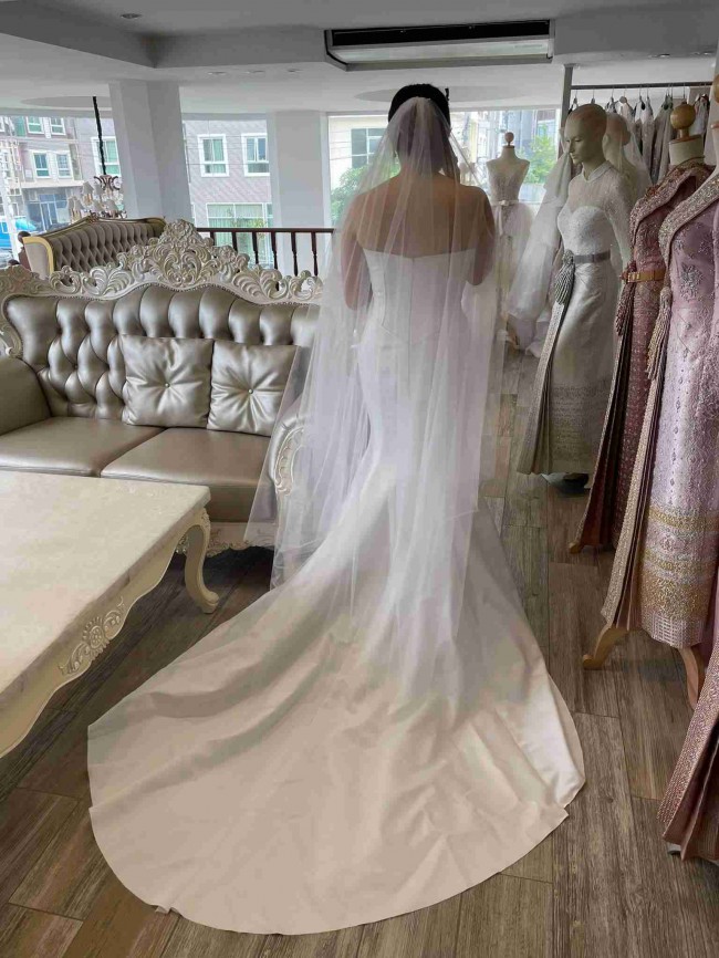 Finale Studio Custom gown Wedding Dress Save 20% - Stillwhite