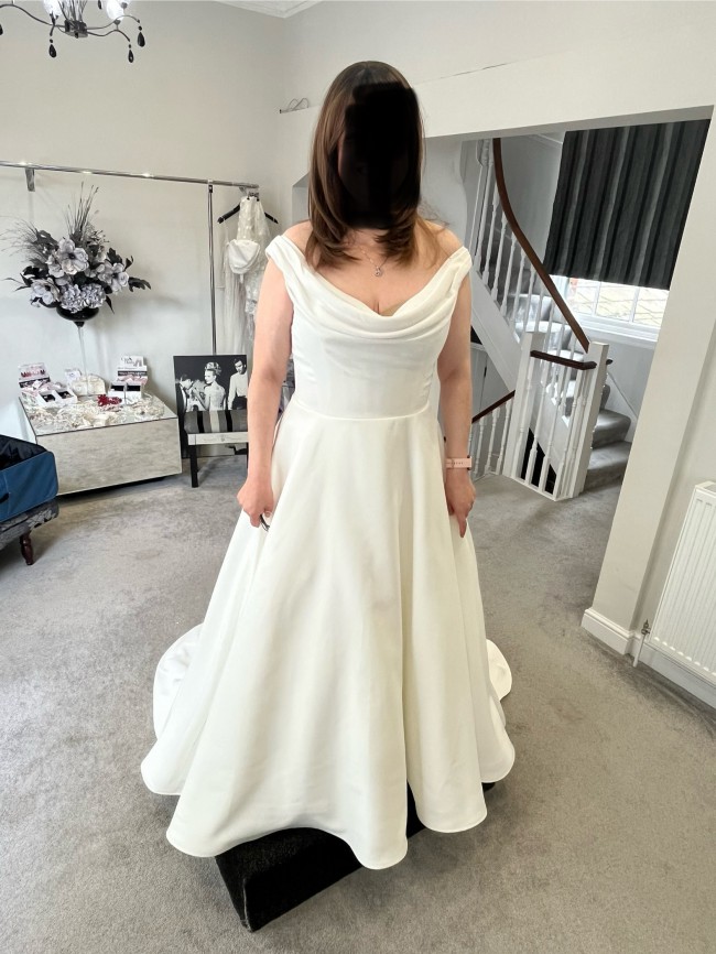 Justin Alexander New Wedding Dress Save 20% - Stillwhite