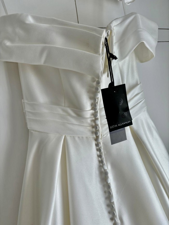 Justin Alexander New Wedding Dress Save 25% - Stillwhite