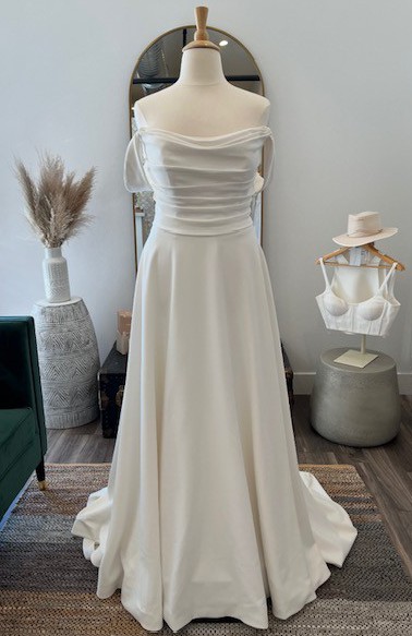 Castle Couture New Wedding Dress Save 78% - Stillwhite